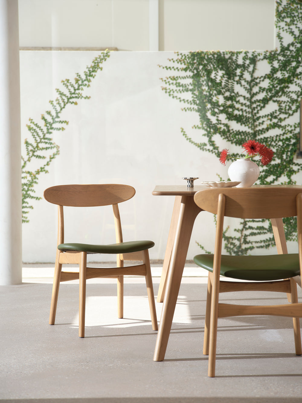 David & the Magnus Table &VerticalLine; IconByDesign